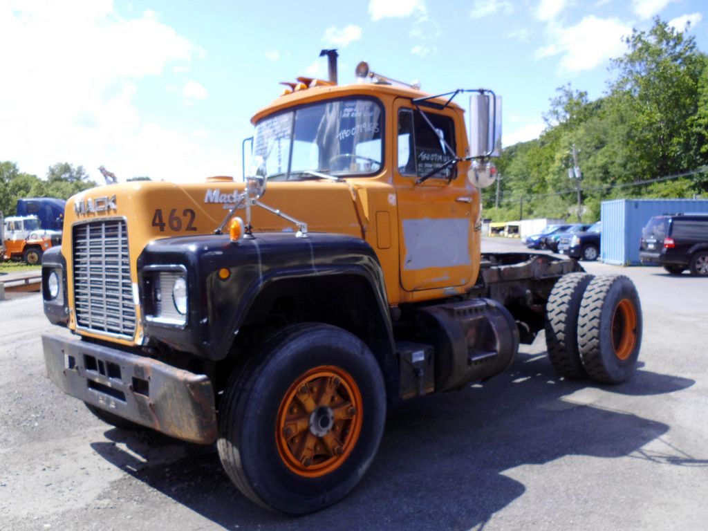 1985 Mack R690T Single Axle Yard Switcher with Hydraulic Fifth Wheel for sale by Arthur Trovei ...