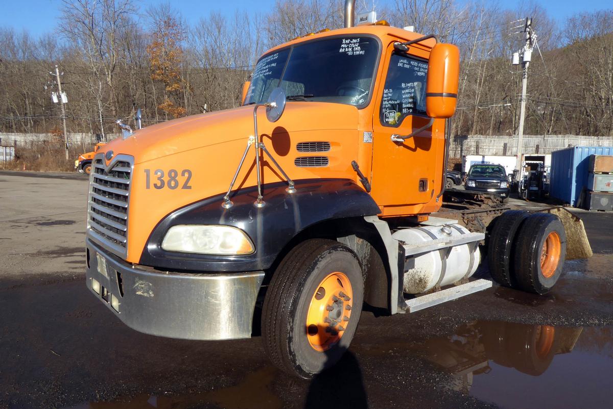 2005 Mack CX612 Single Axle Day Cab Tractor for sale by Arthur Trovei ...