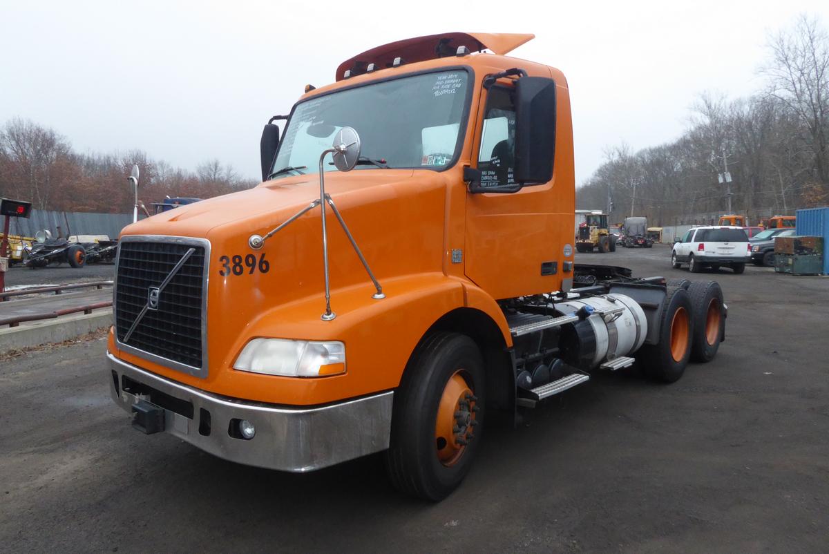 2014 Volvo VNM64T200 Tandem Axle Day Cab Tractor for sale by Arthur ...